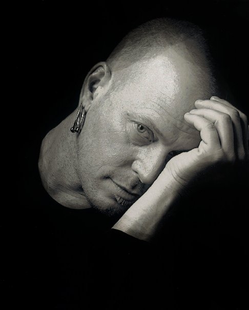 Award-winning nail technician Tom Holcomb dies aged 44