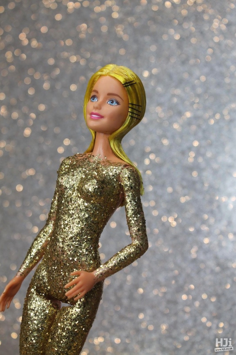 Sleek yellow straight style