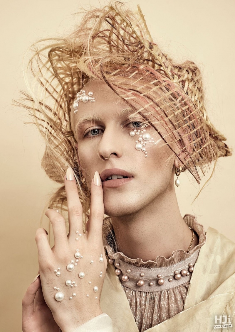 Short Cut With Colour Fringe