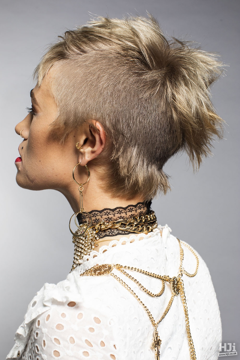 Asymmetrical blonde crop